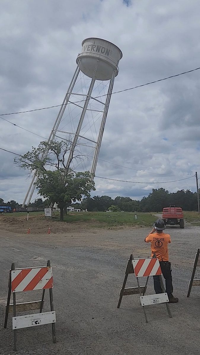 City brings down historic L&N water tower – The Sentinel