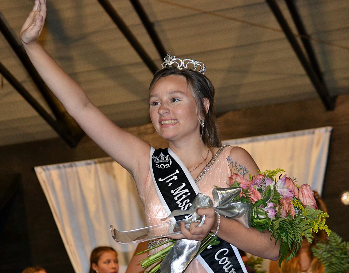 Aubrey Parker crowned as Junior Miss Marion County – The Sentinel