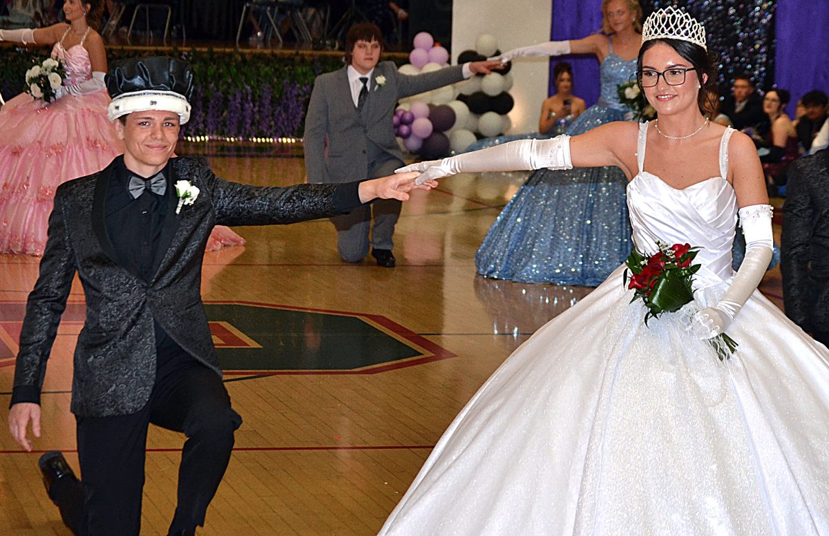 Salem Community High School crowns 2025 Prom Royalty – The Sentinel